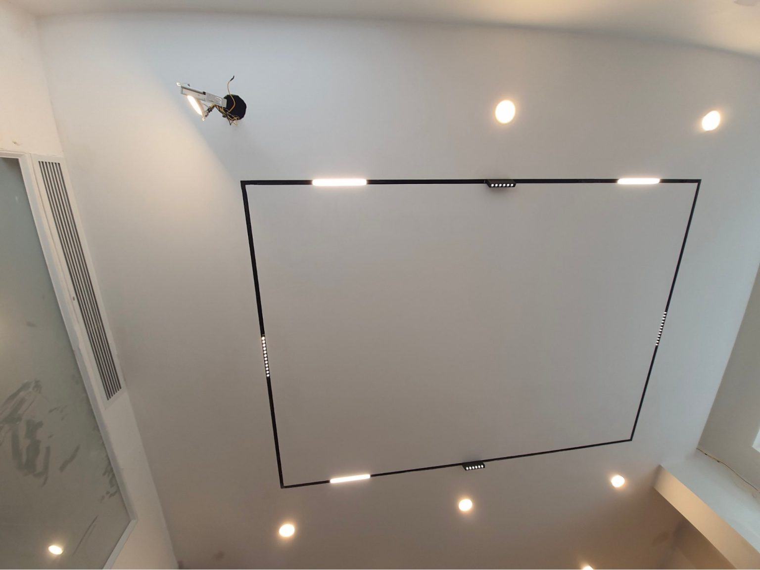 Chi tiết đèn led ray nam châm âm trần - OMISUN